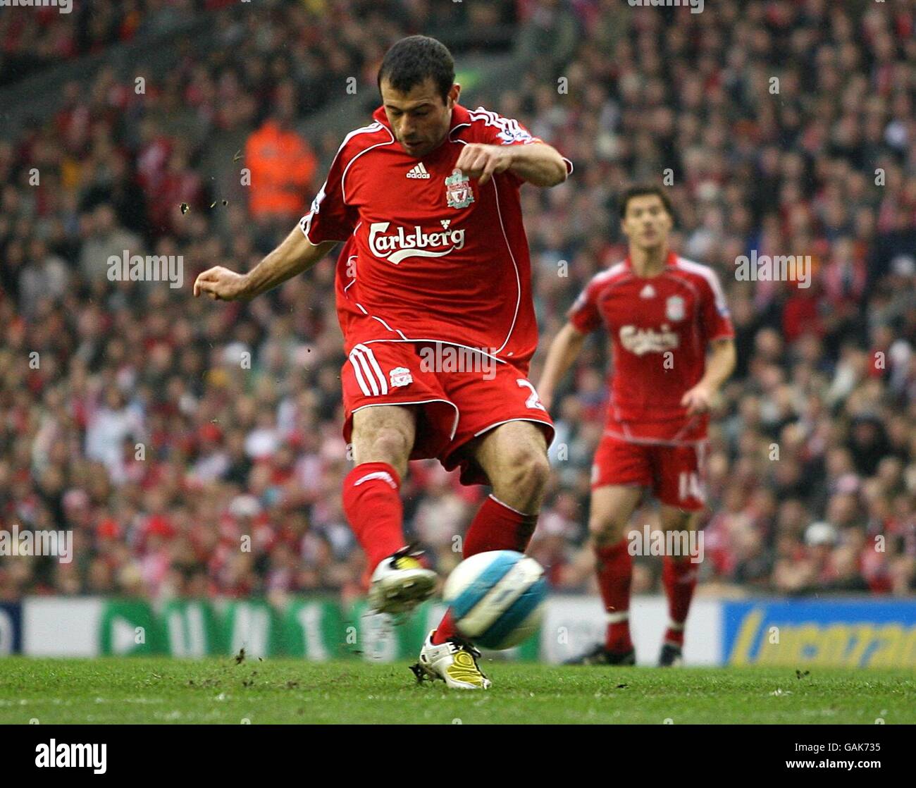 Liverpools javier mascherano hi-res stock photography and images - Alamy