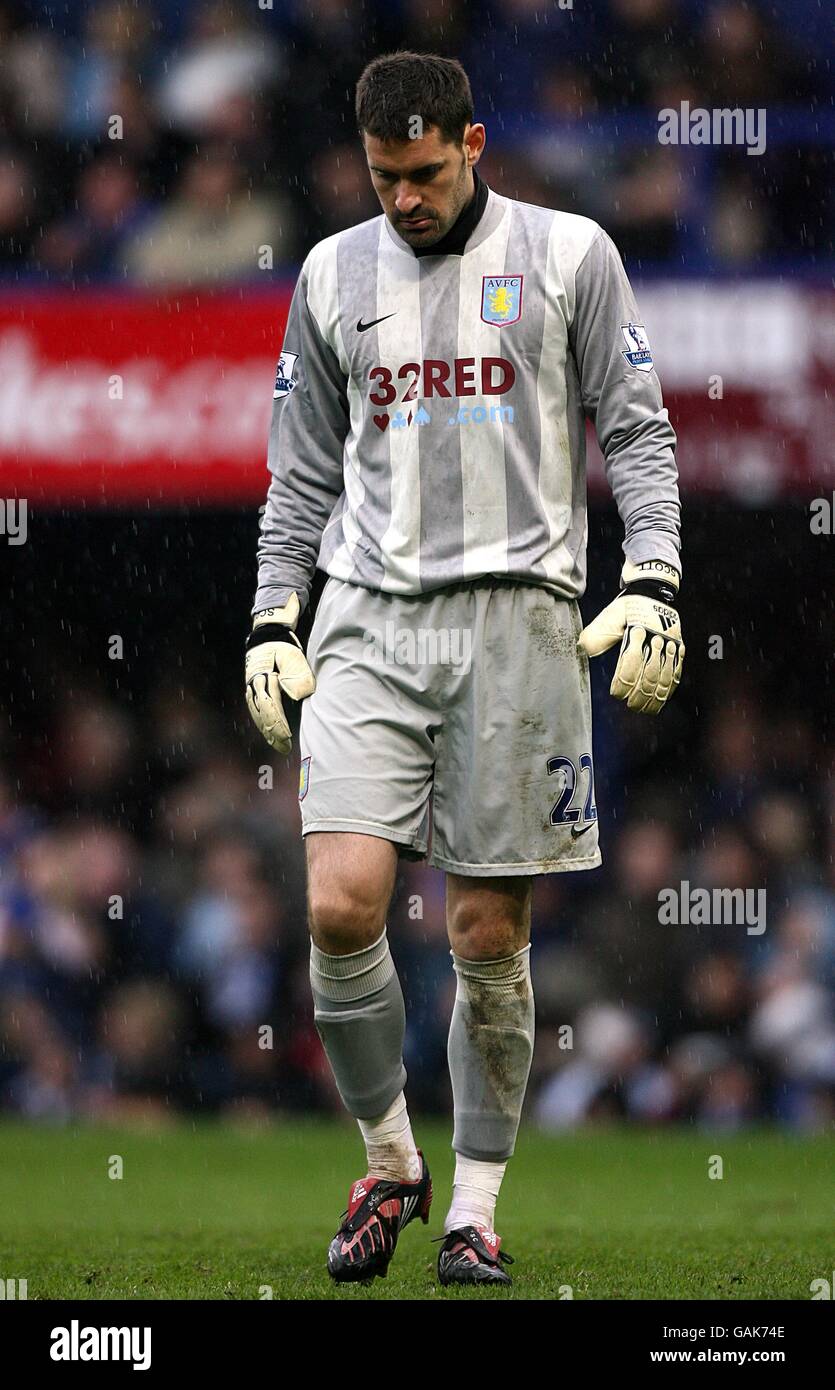 Aston villa goal keeper scott carson hi-res stock photography and ...