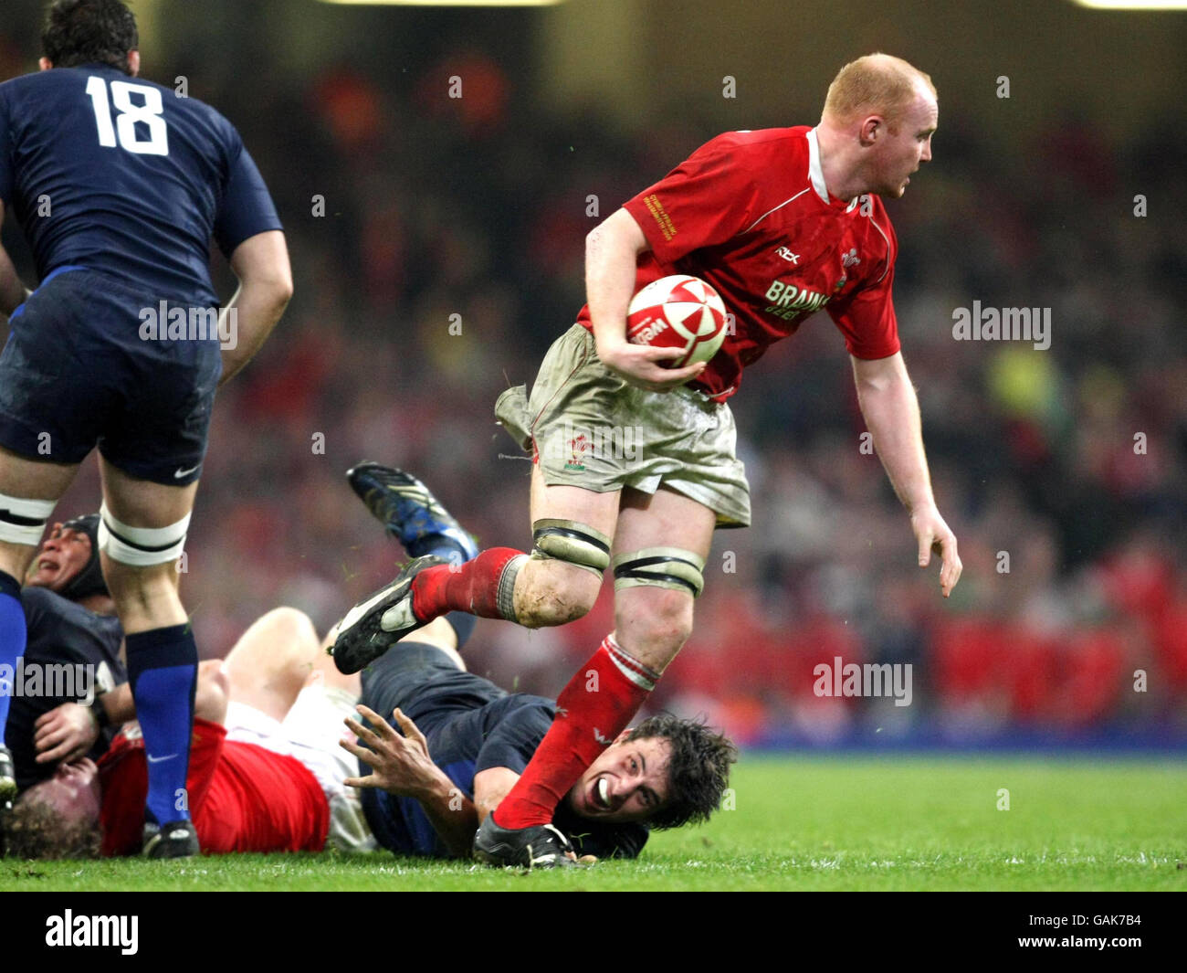 Wales' Martyn Williams breaks free to score his side's second try ...