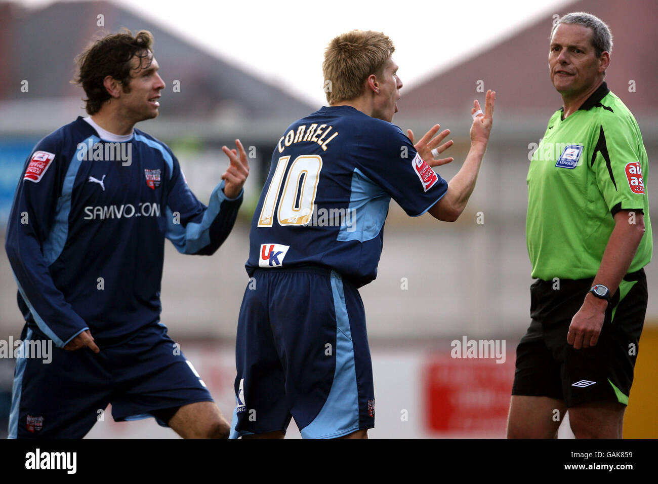 Brentfords alan bennett l and alan connell r hi-res stock photography ...