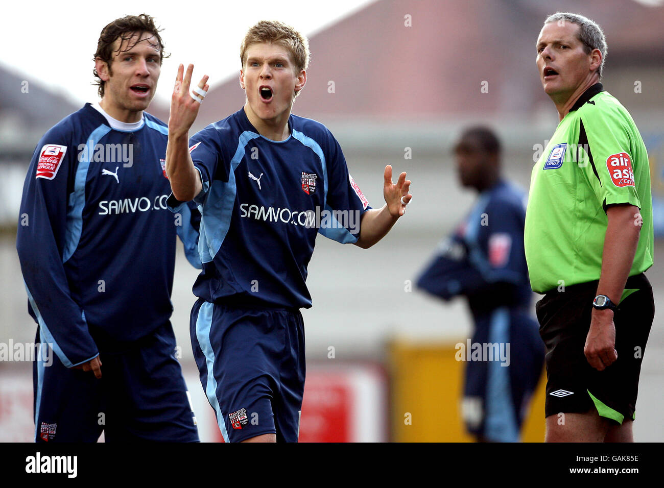 Brentfords alan bennett l and alan connell r hi-res stock photography ...