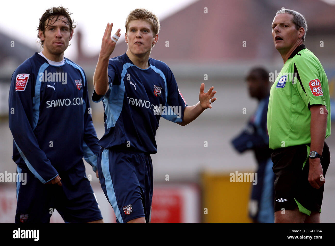 Brentfords alan bennett l and alan connell r hi-res stock photography ...
