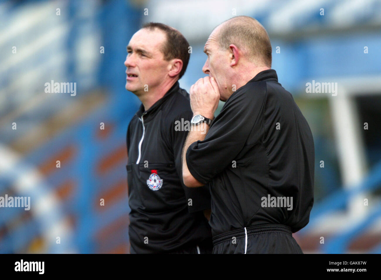 Referee andy hall hi-res stock photography and images - Alamy