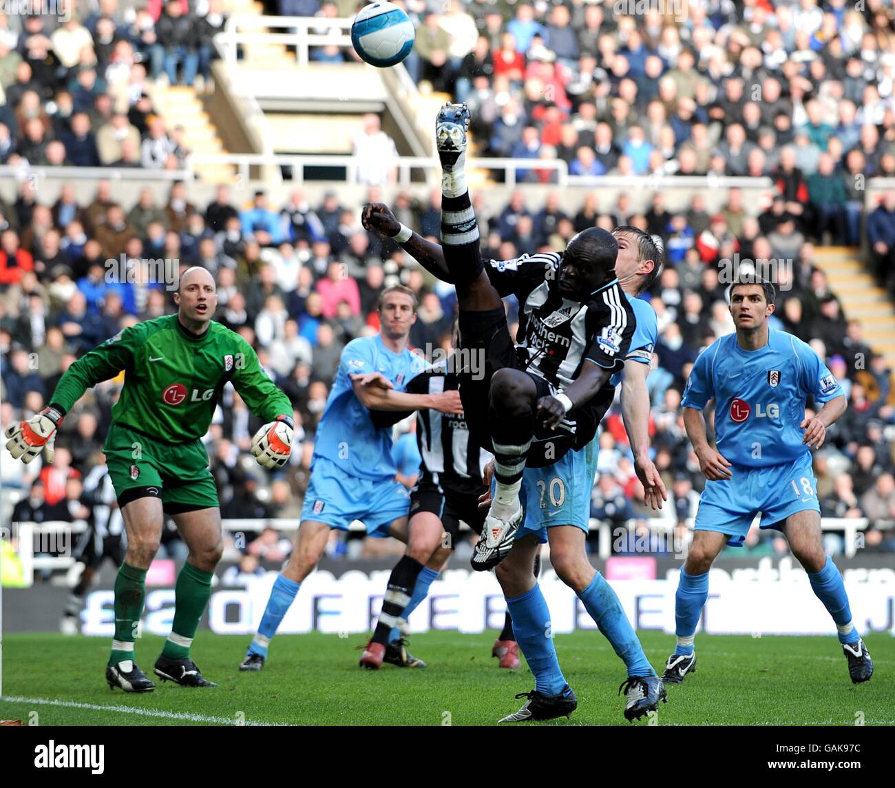 Over head kick hi-res stock photography and images - Alamy