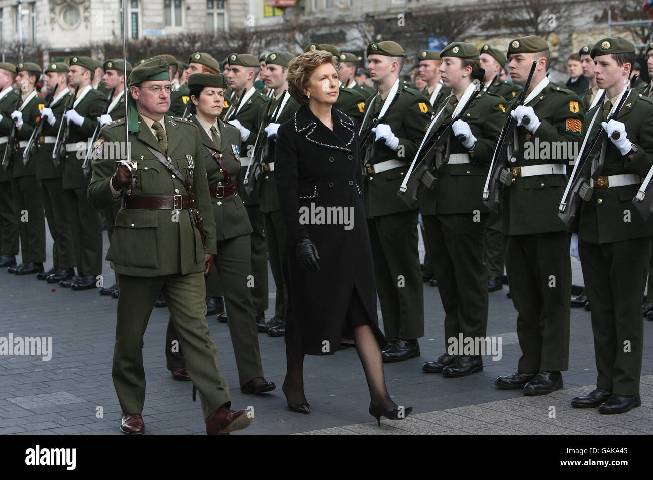 Thousands honour Easter rising rebels Stock Photo - Alamy