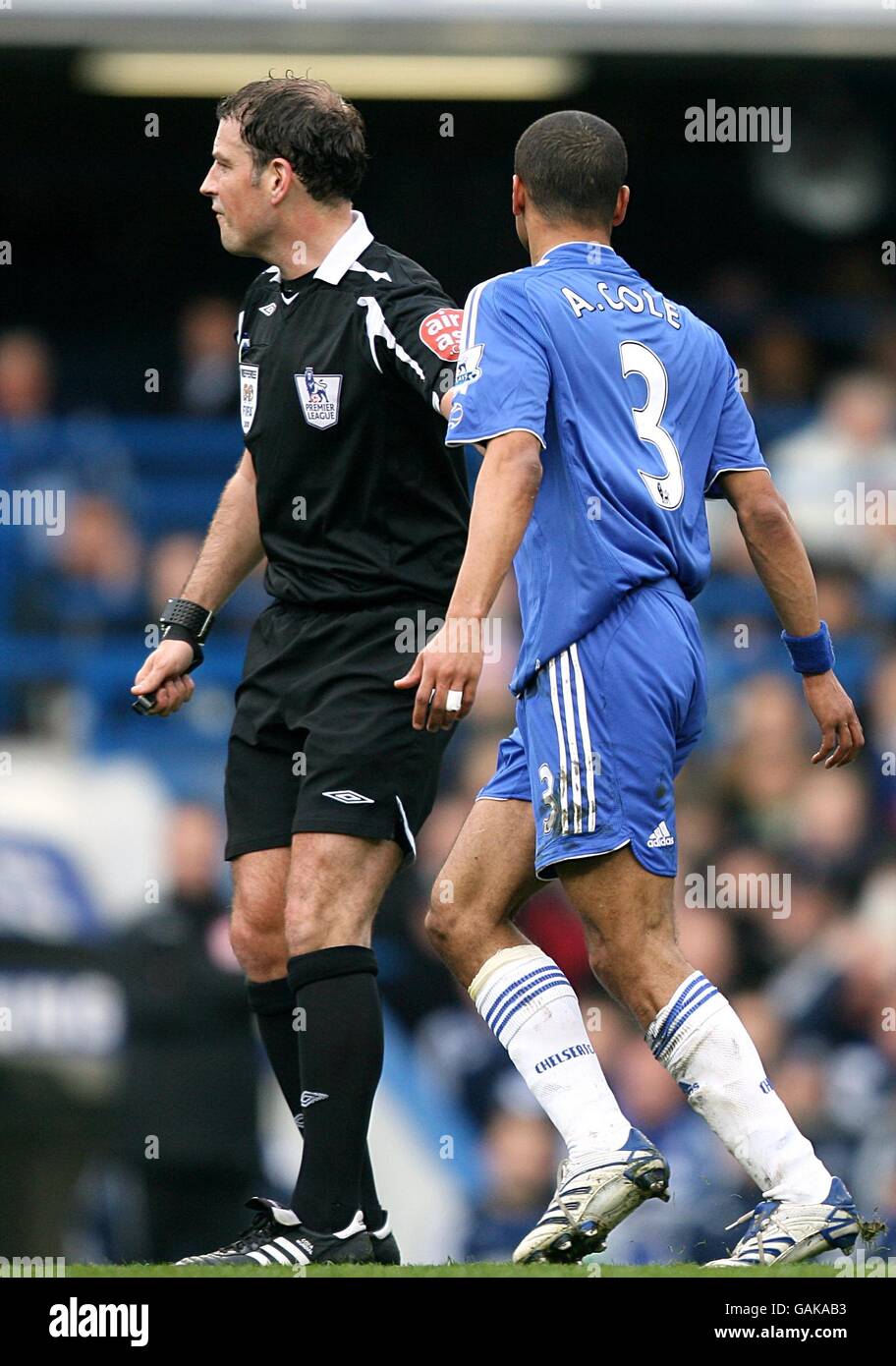 Chelsea's Ashley Cole argues with referee Mark Clattenburg Stock Photo ...