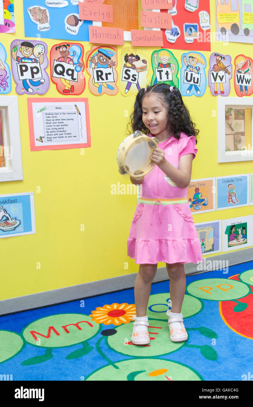 Preschool children in classroom hi-res stock photography and images - Alamy