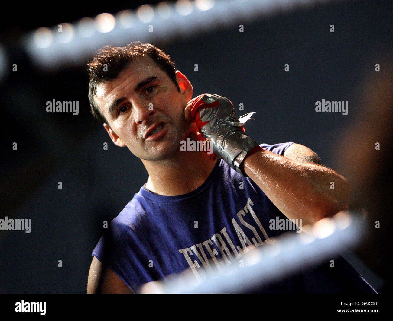 Joe calzaghe sparring hi-res stock photography and images - Alamy