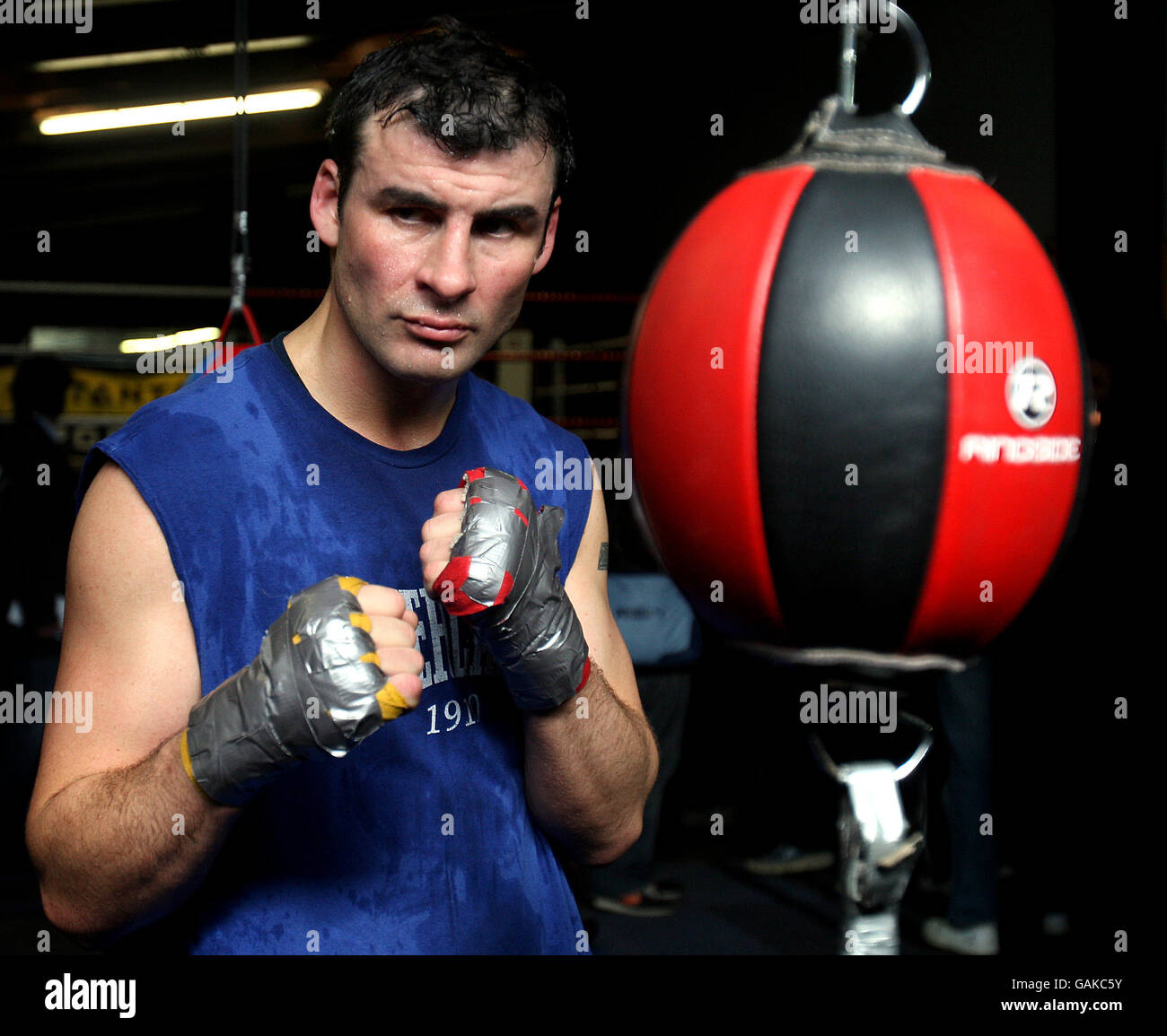 Everlast boxing gloves hi-res stock photography and images - Alamy