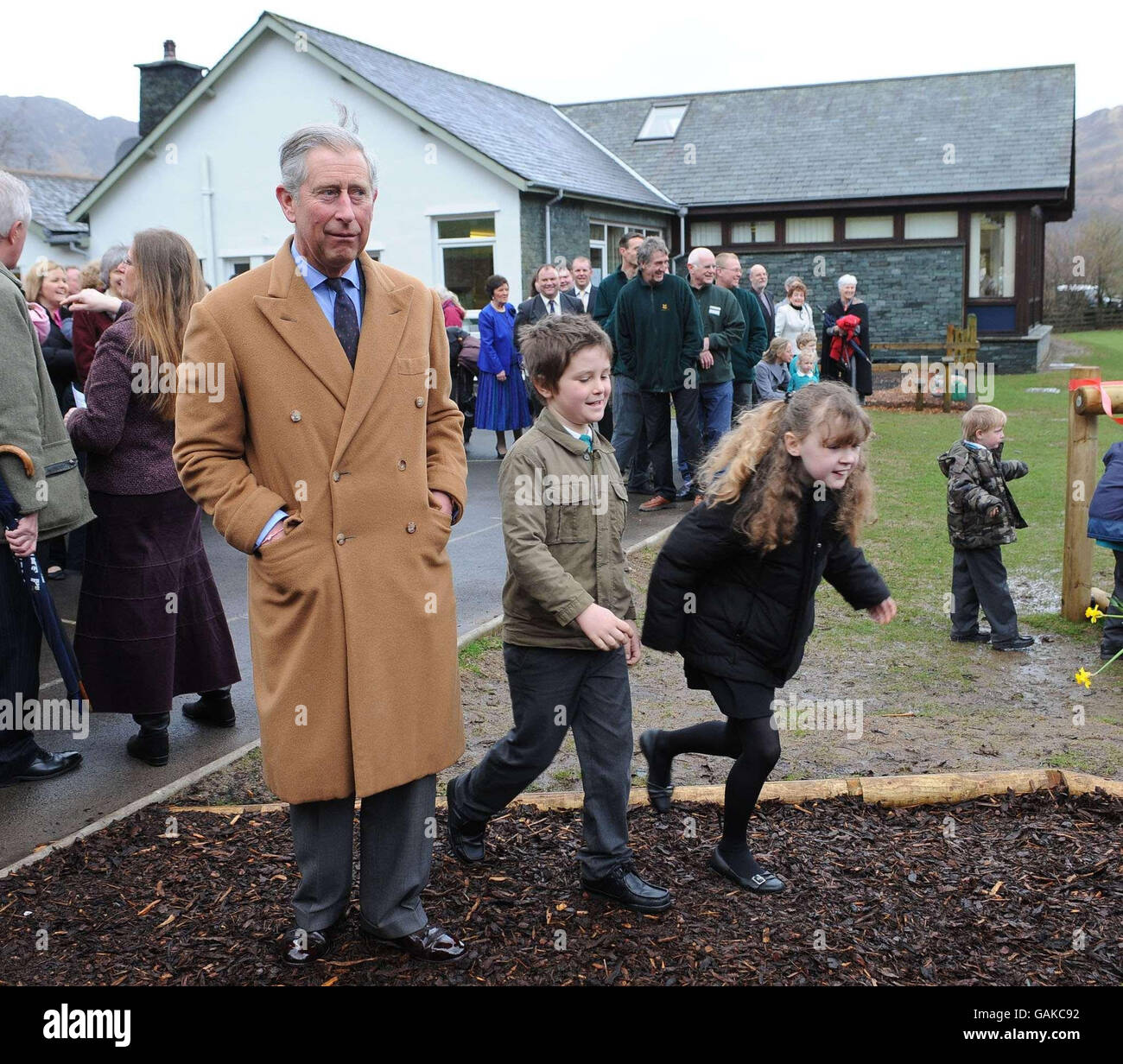 Primary students walking school hi-res stock photography and images - Alamy