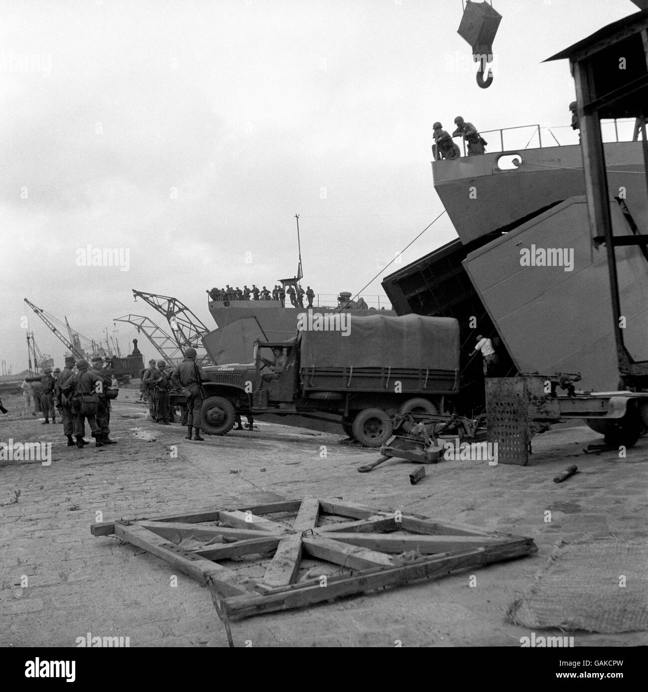War - Korean War - US Supplies Stream into Pusan Stock Photo - Alamy