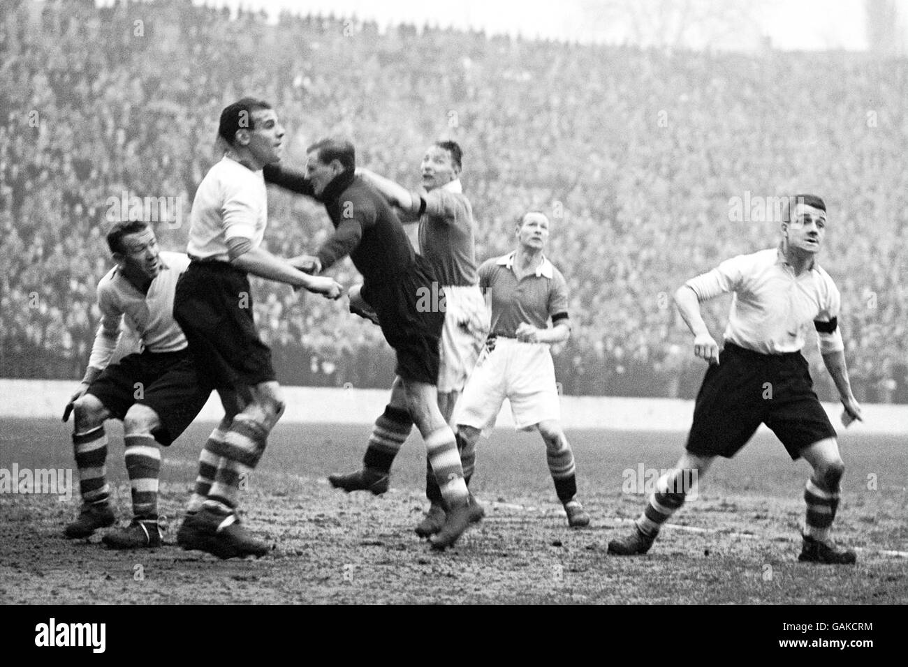 Charlton athletics don welsh fifth r hi-res stock photography and ...