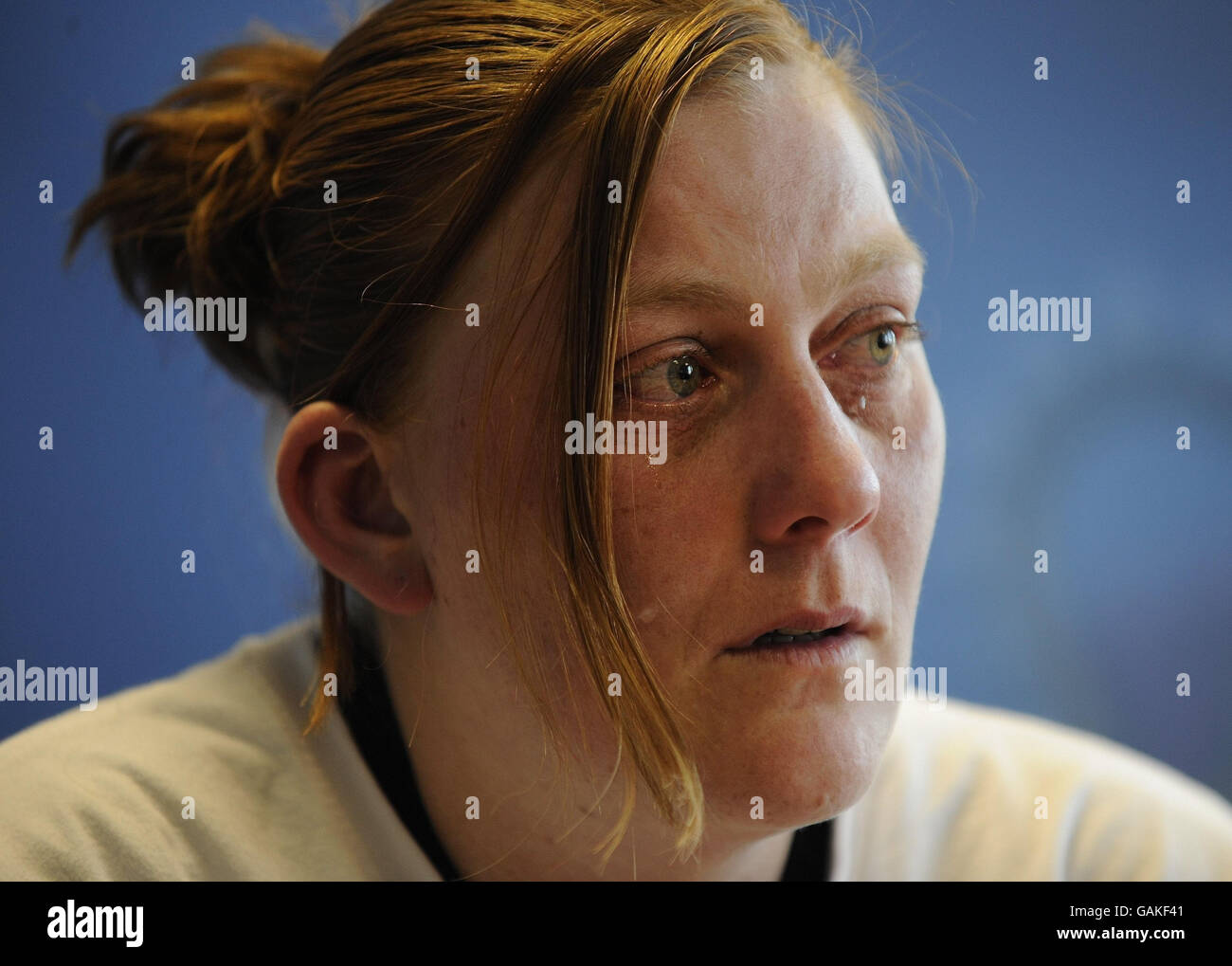 9 year old girl crying hi-res stock photography and images - Alamy