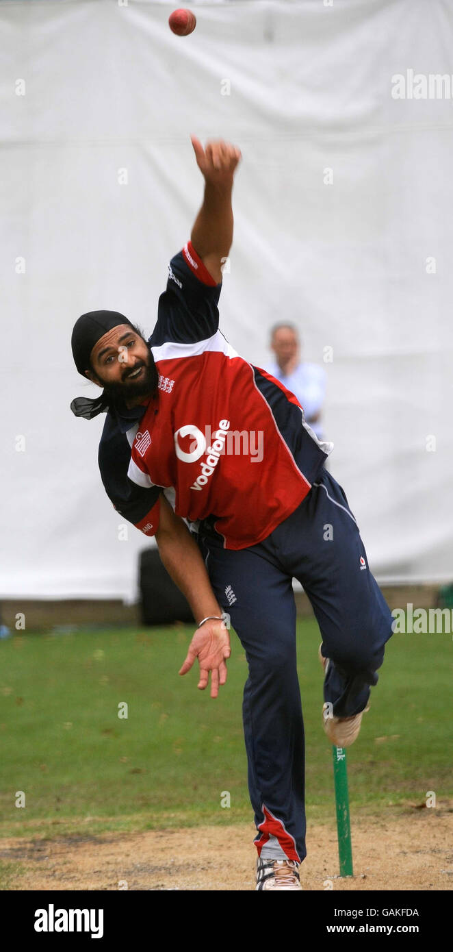 Full length ball practice england mangsb hi-res stock photography and images - Alamy