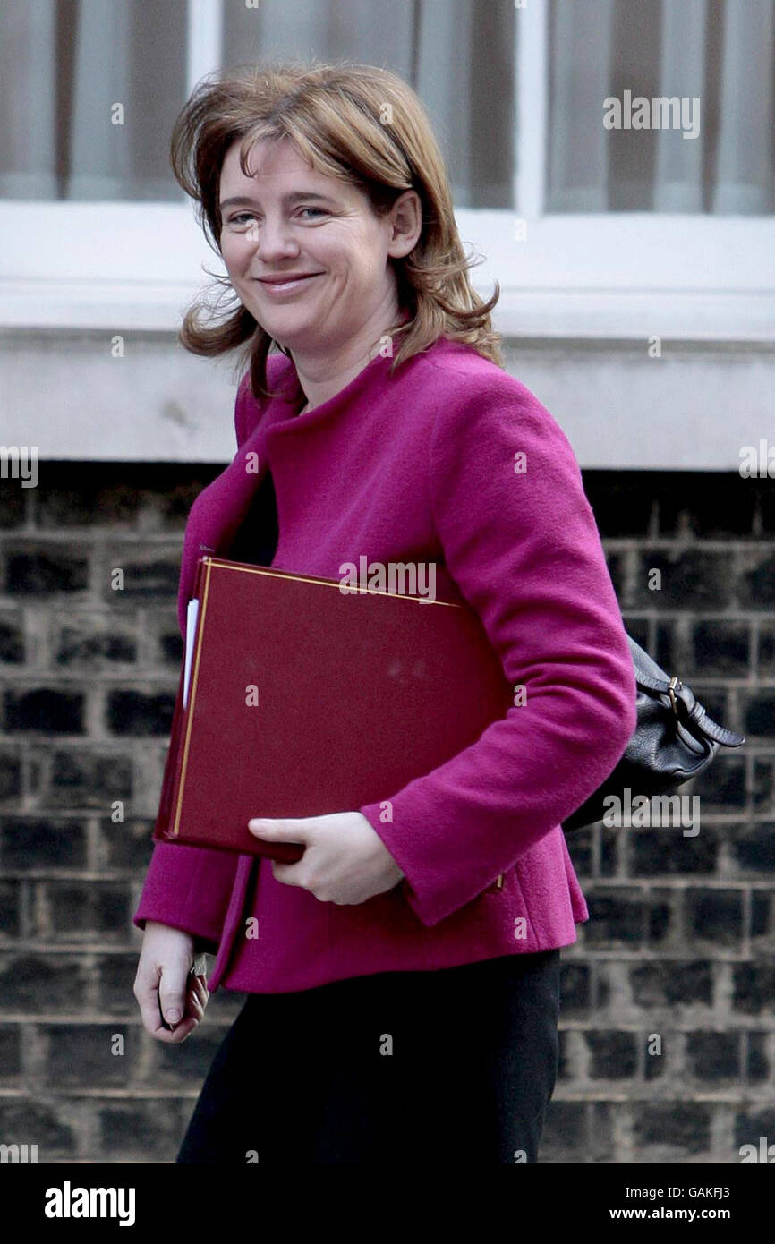 Transport secretary ruth kelly arrives cabinet meeting downing street ...