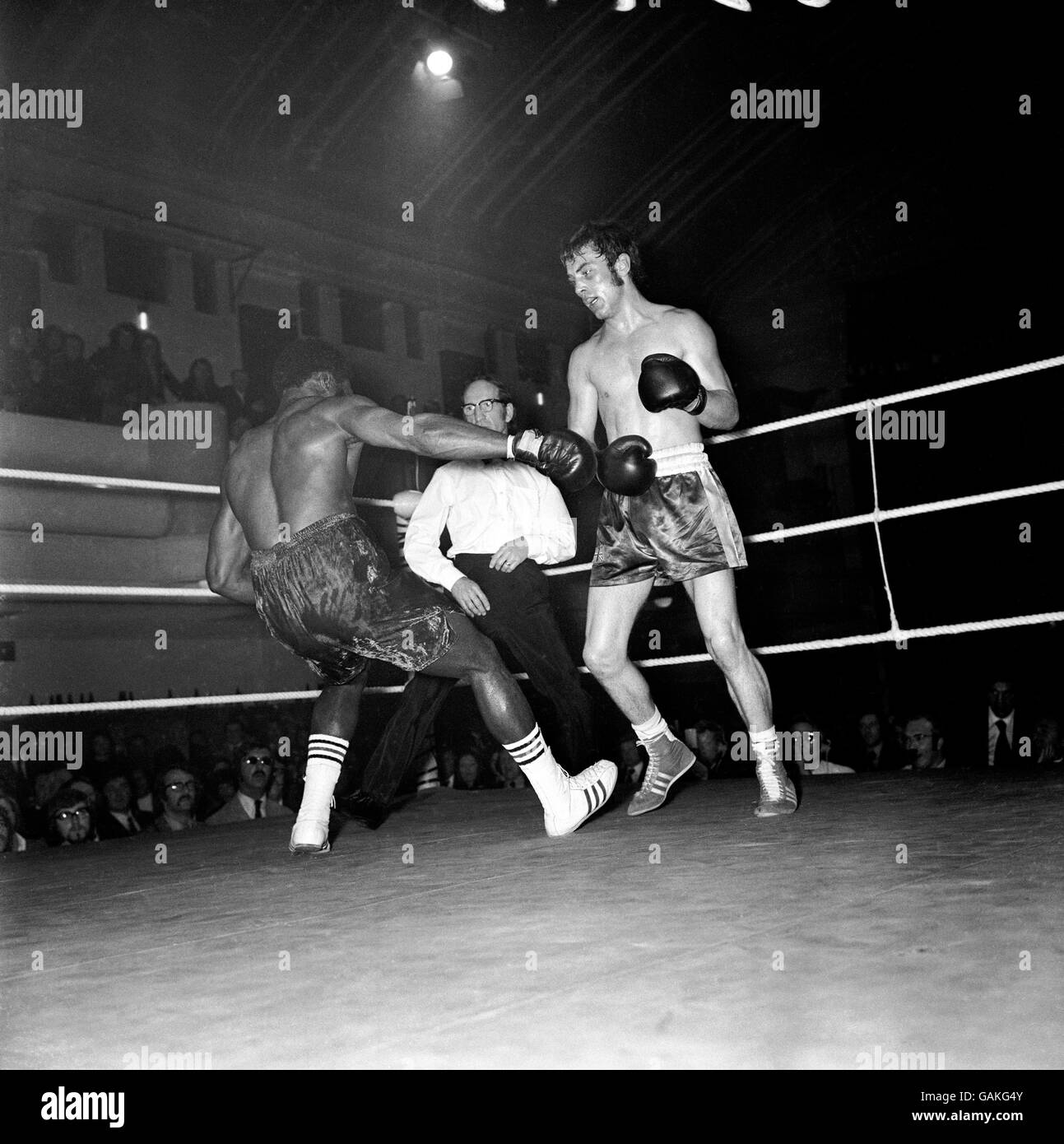 Middleweight bout Black and White Stock Photos & Images - Alamy