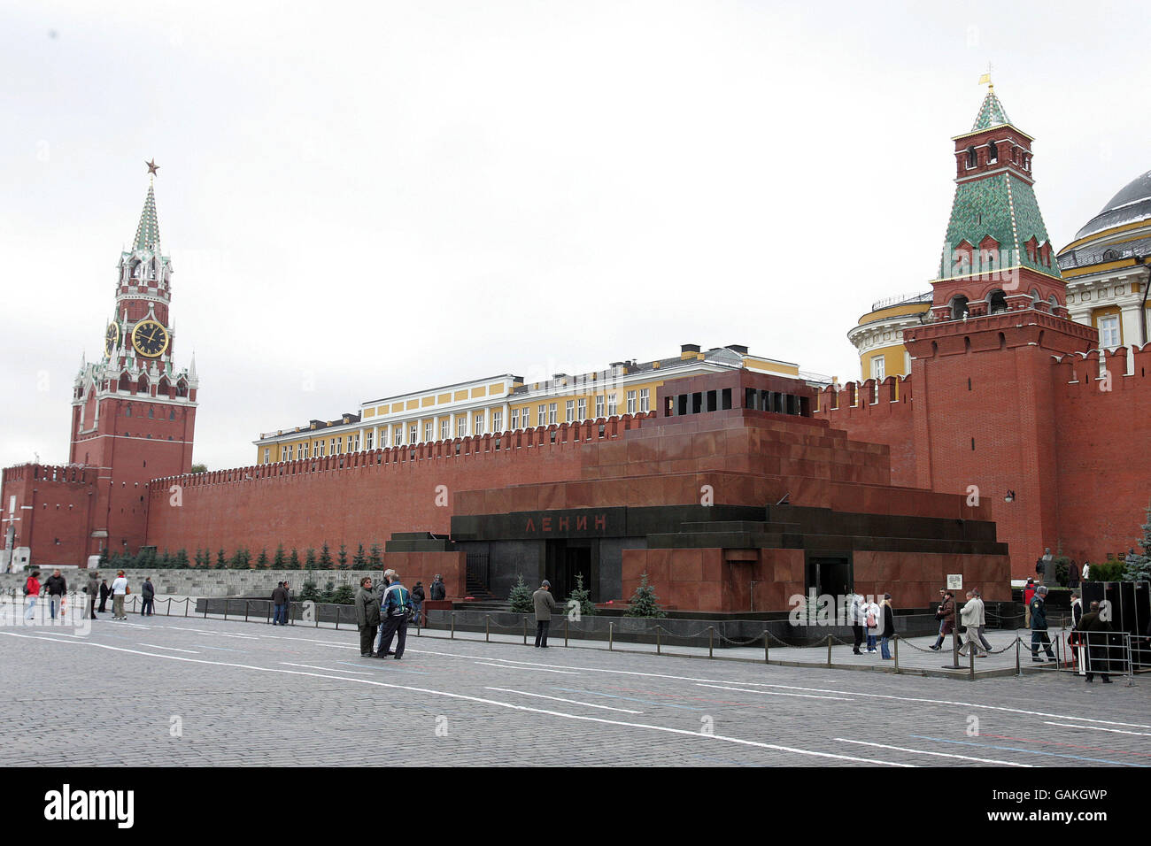 Red Square showing the walls of the Kremlin and Lenin's tomb, in Moscow ...