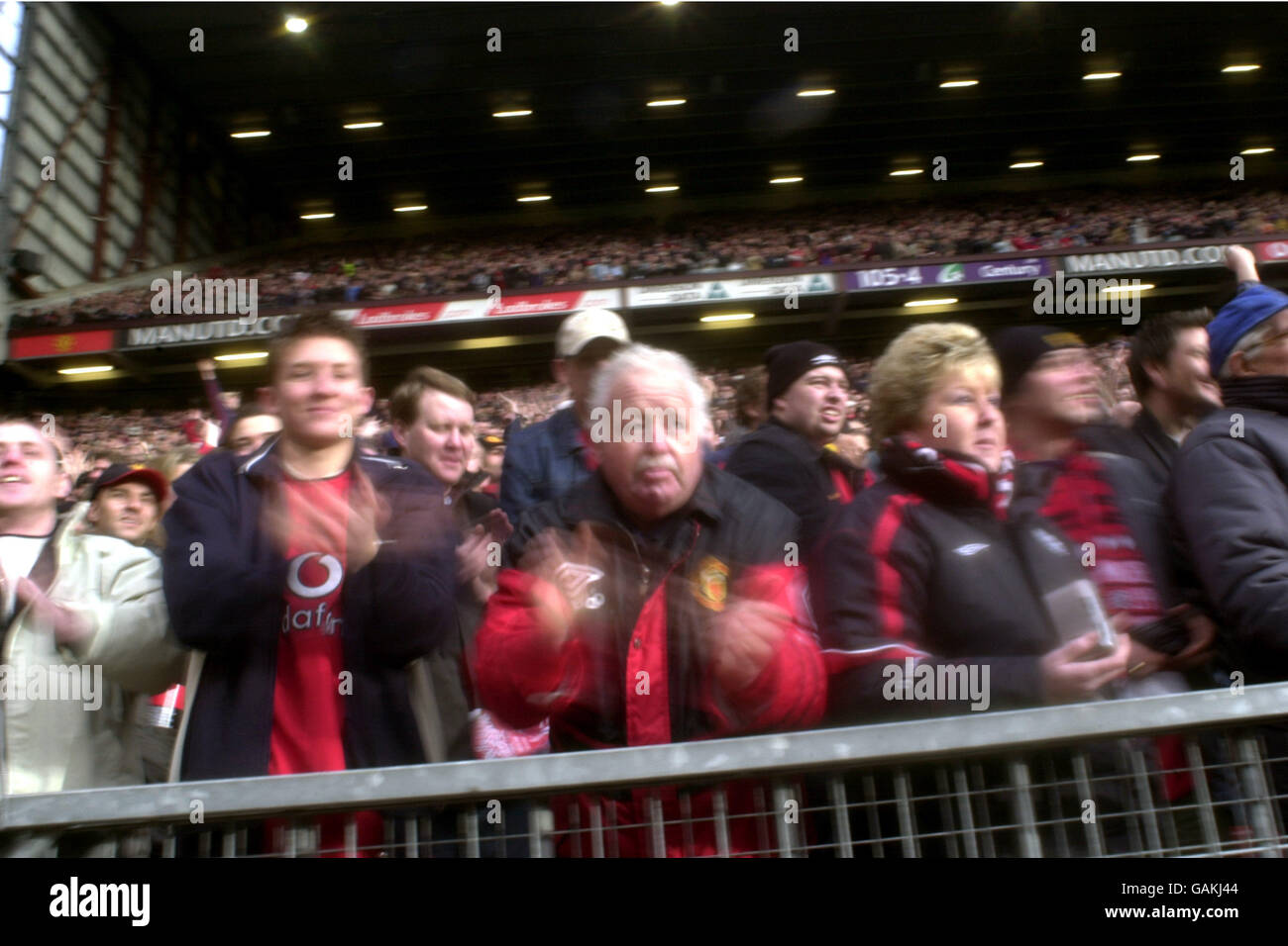 Manchester United's fans celebrate their opening goal Stock Photo - Alamy