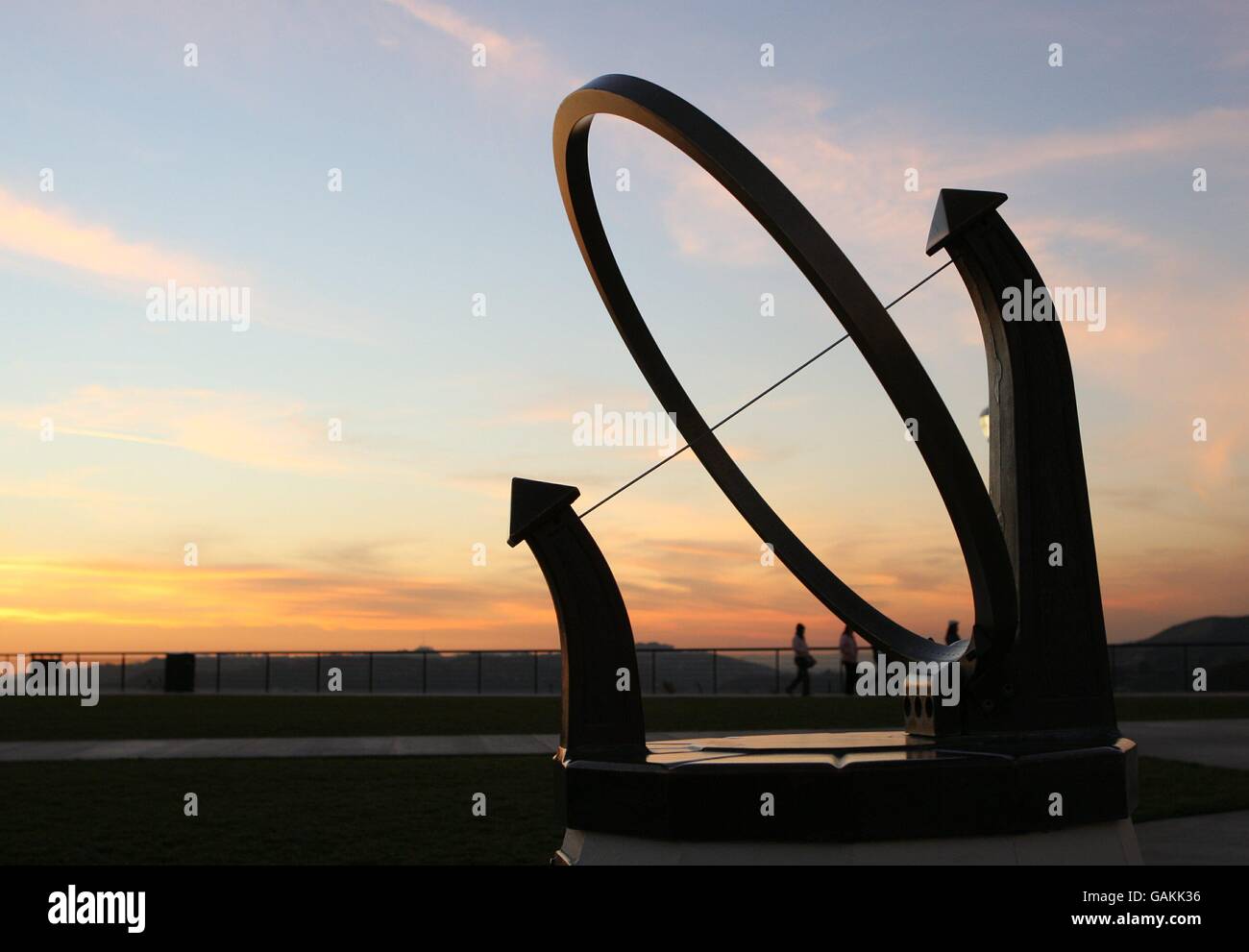 General view fof a sundial at the Griffith Observatory in Los Angeles ...