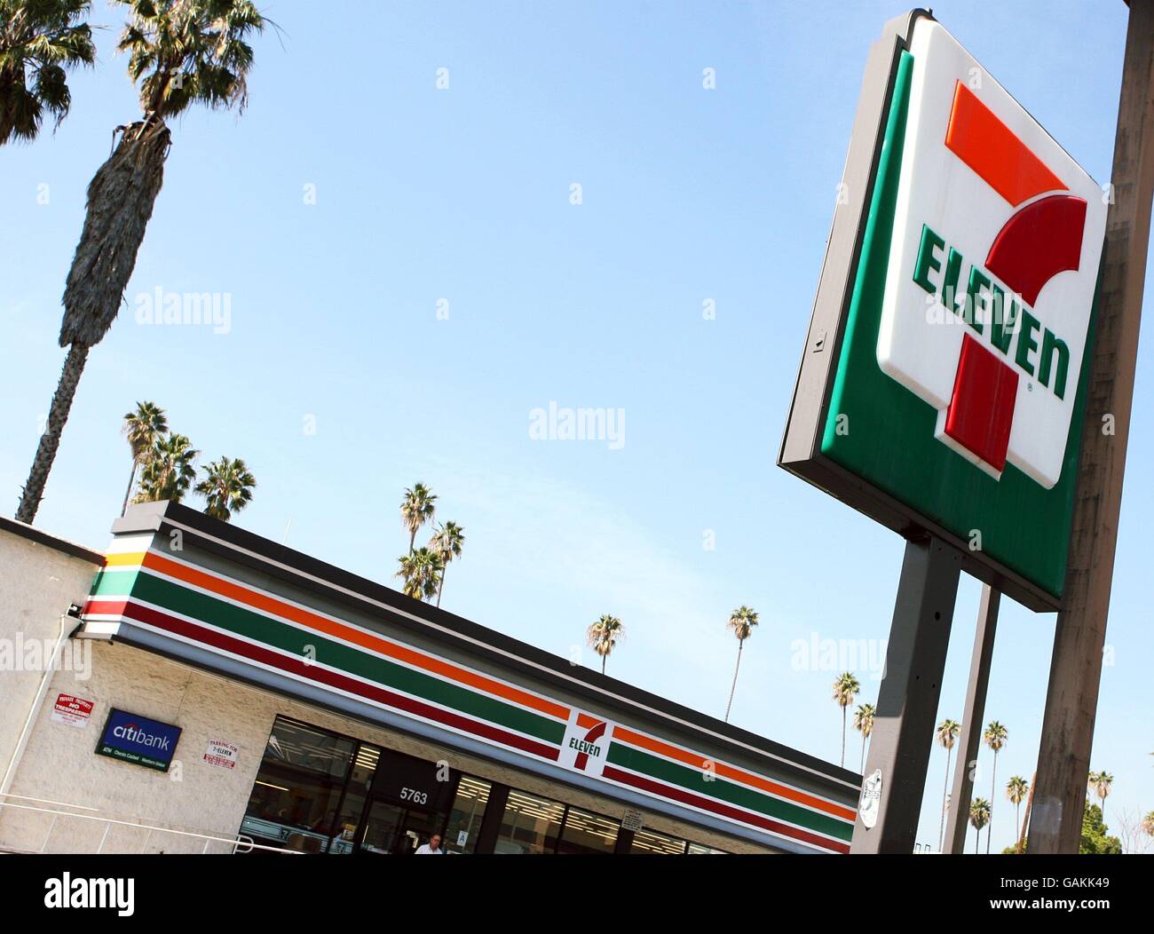 General view of a 7 eleven hi-res stock photography and images - Alamy