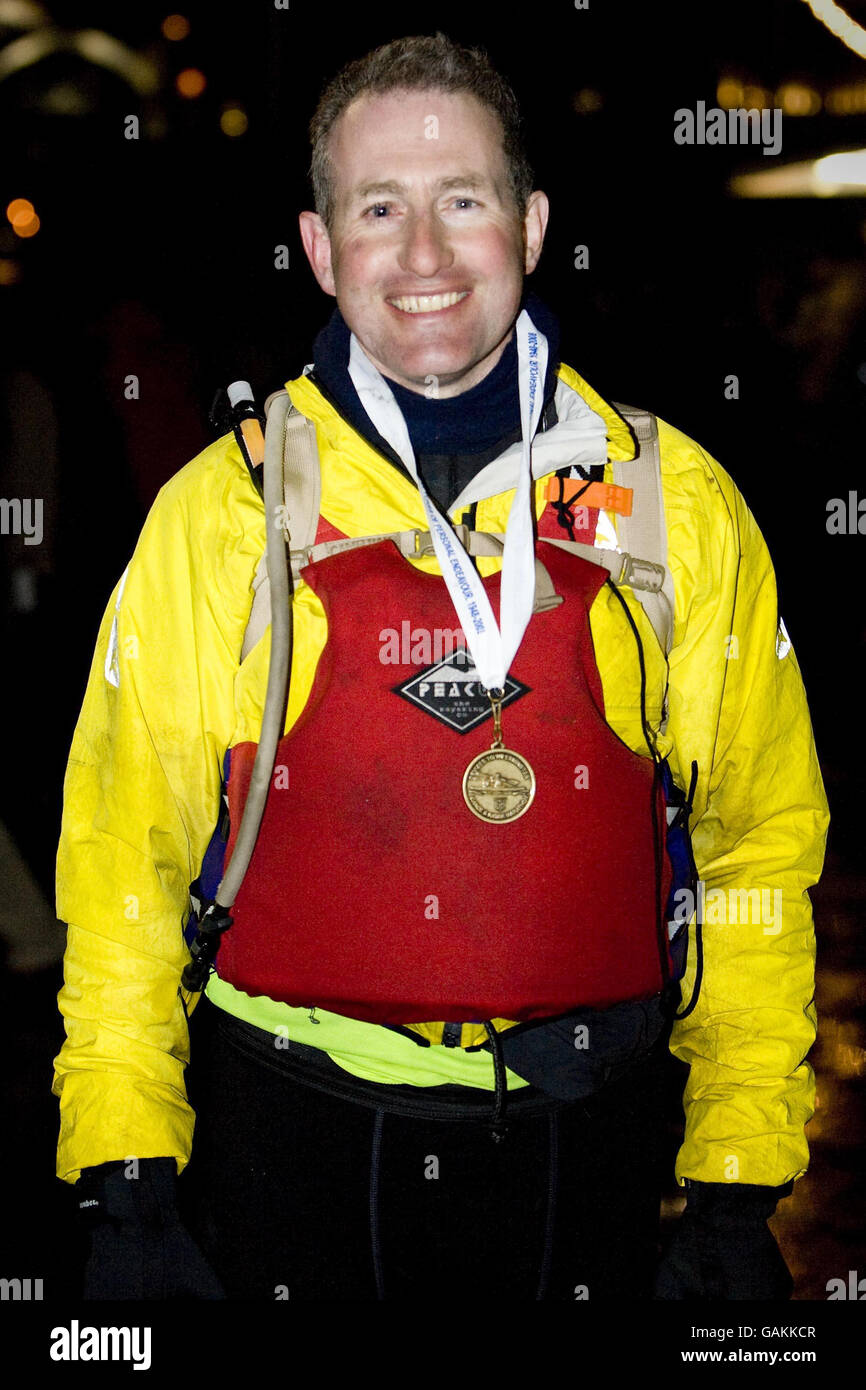 Iraq blast army officer completes canoe race Stock Photo - Alamy