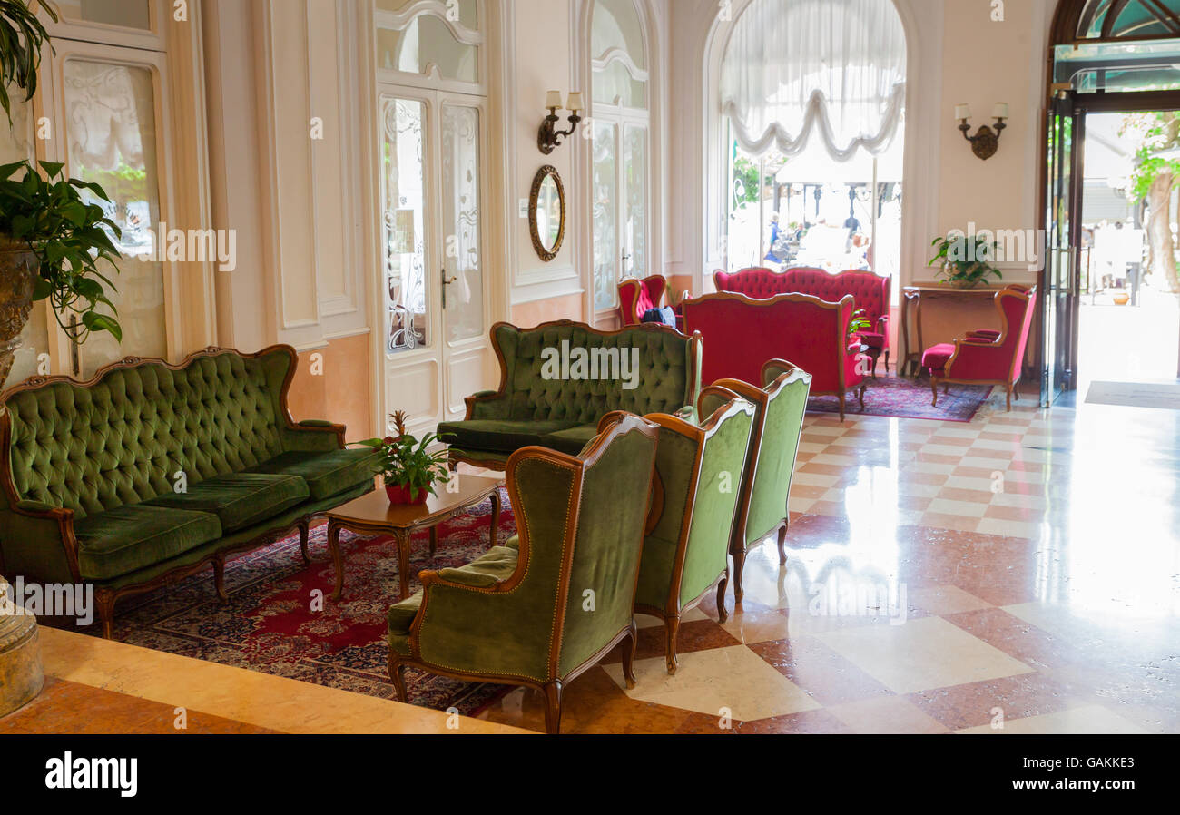 Beautiful lounge room of classic hotel Stock Photo - Alamy