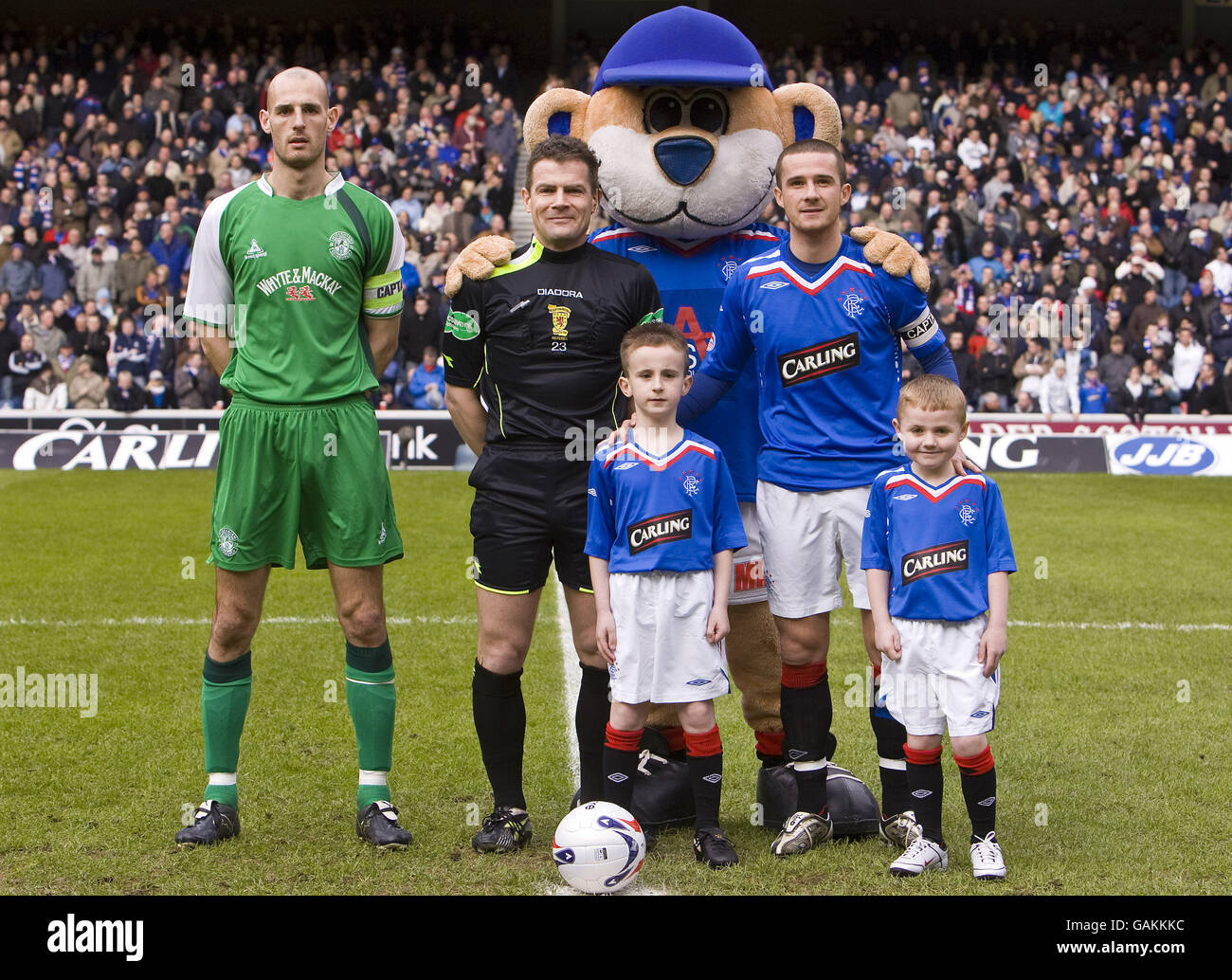 The mascots pose with Rangers captain Barry Ferguson and Hibernian ...