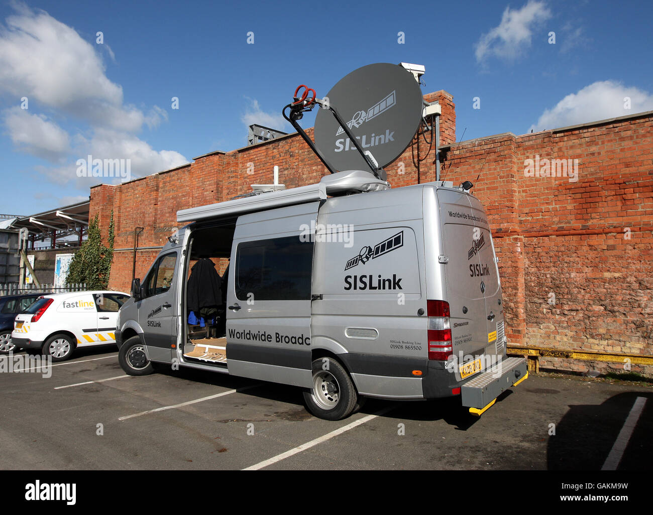 Media television outside broadcast vans hi-res stock photography and ...