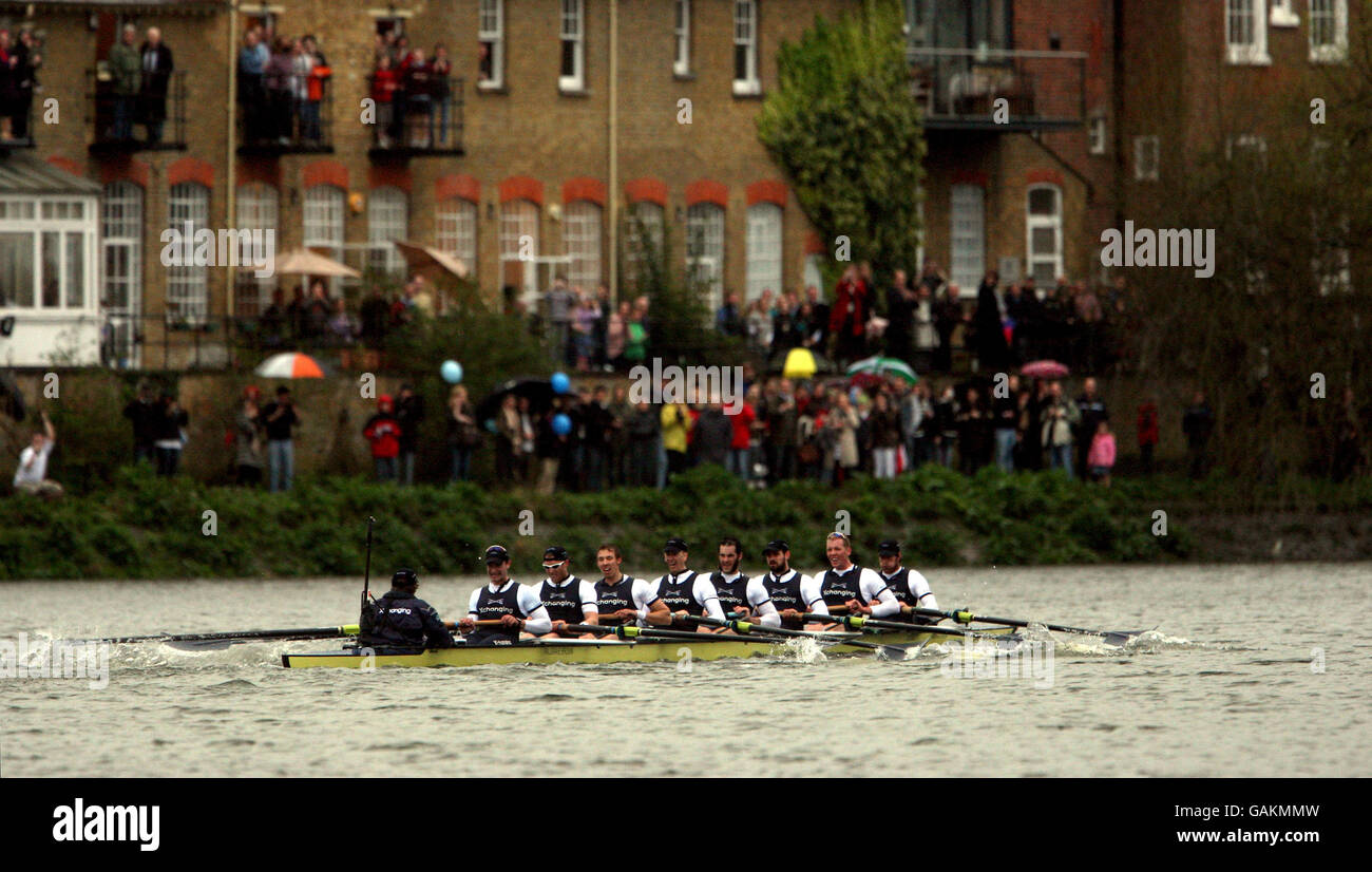 Oxford cambridge boat race finish line hi-res stock photography and ...