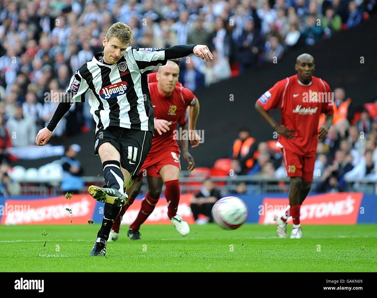 Soccer - Johnstone's Paint Trophy Final - Milton Keynes Dons v Grimsby ...