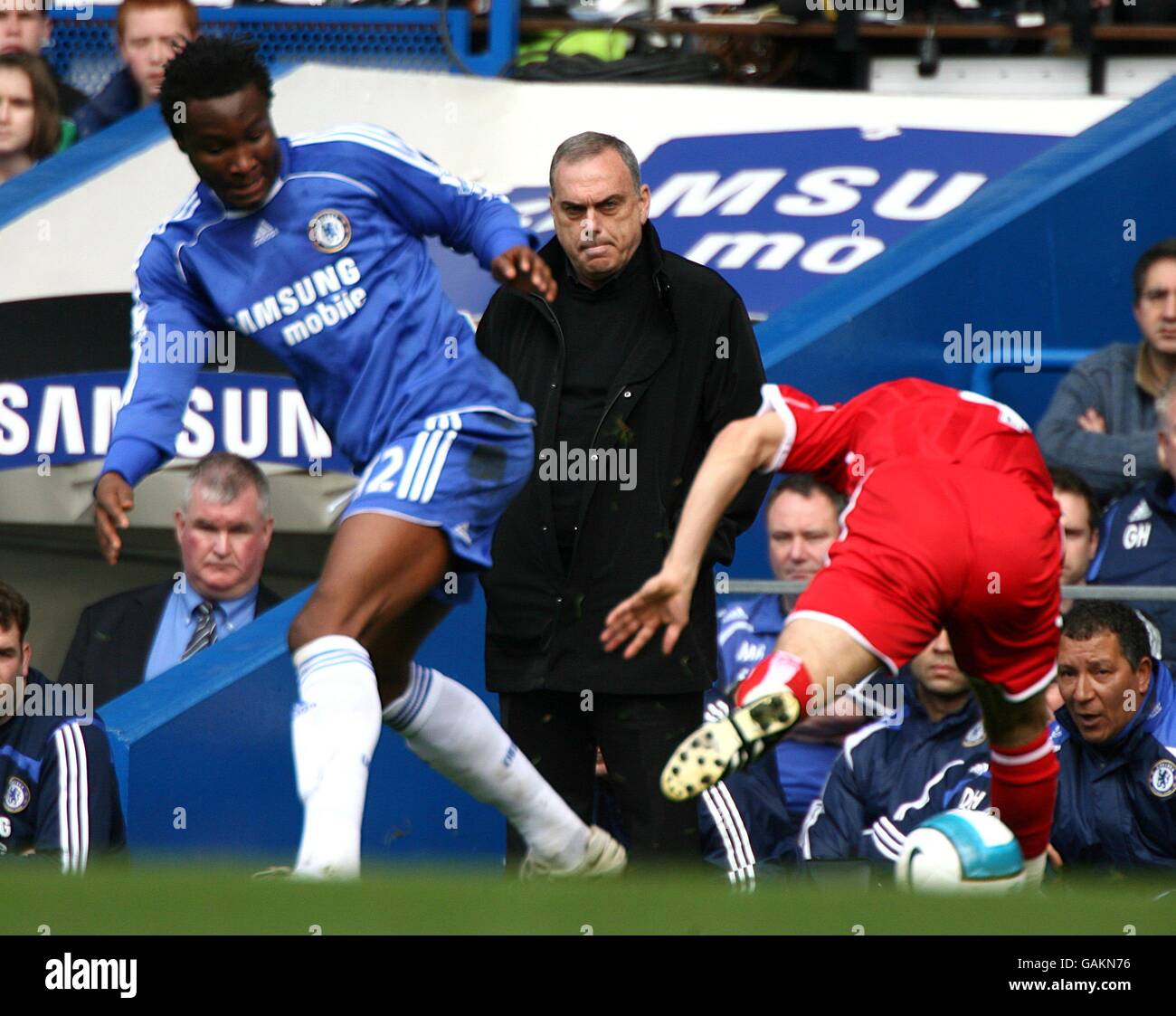 Chelsea manager Avram Grant watches the action from the touchline Stock ...