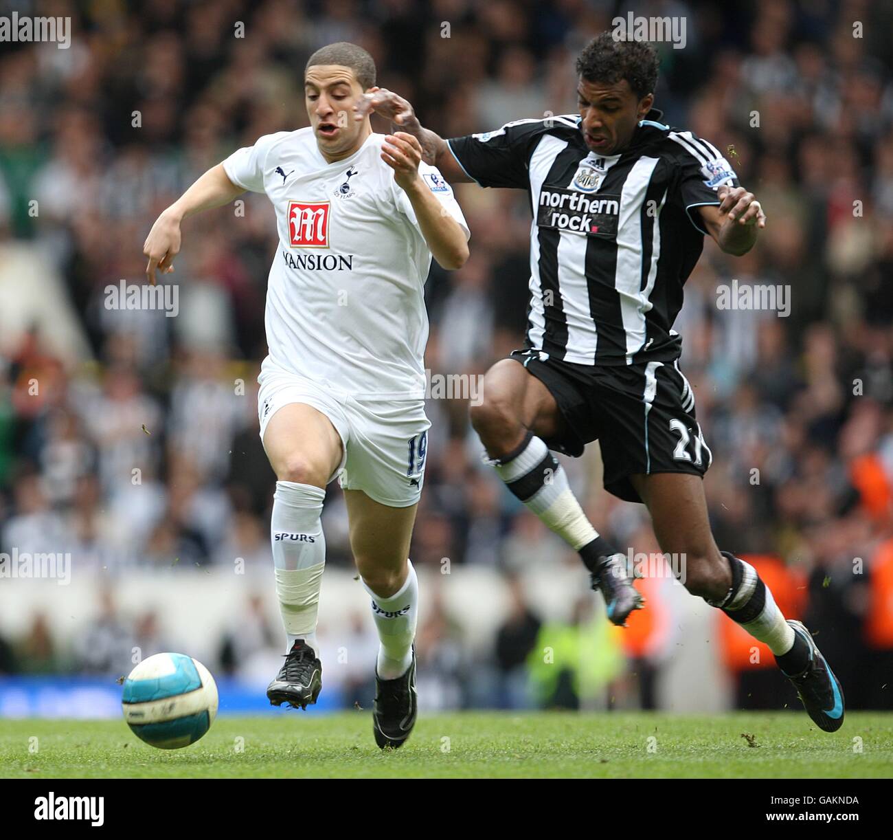 Newcastle uniteds and tottenham hotspurs hi-res stock photography and ...