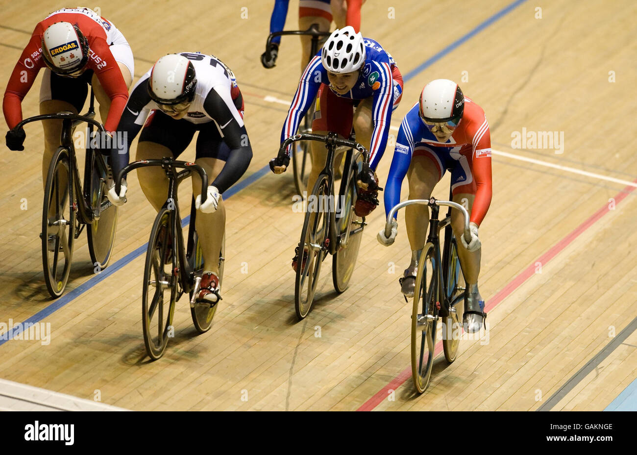 Great Britain's Vicky Pendleton finishes second behind USA's Jennie ...