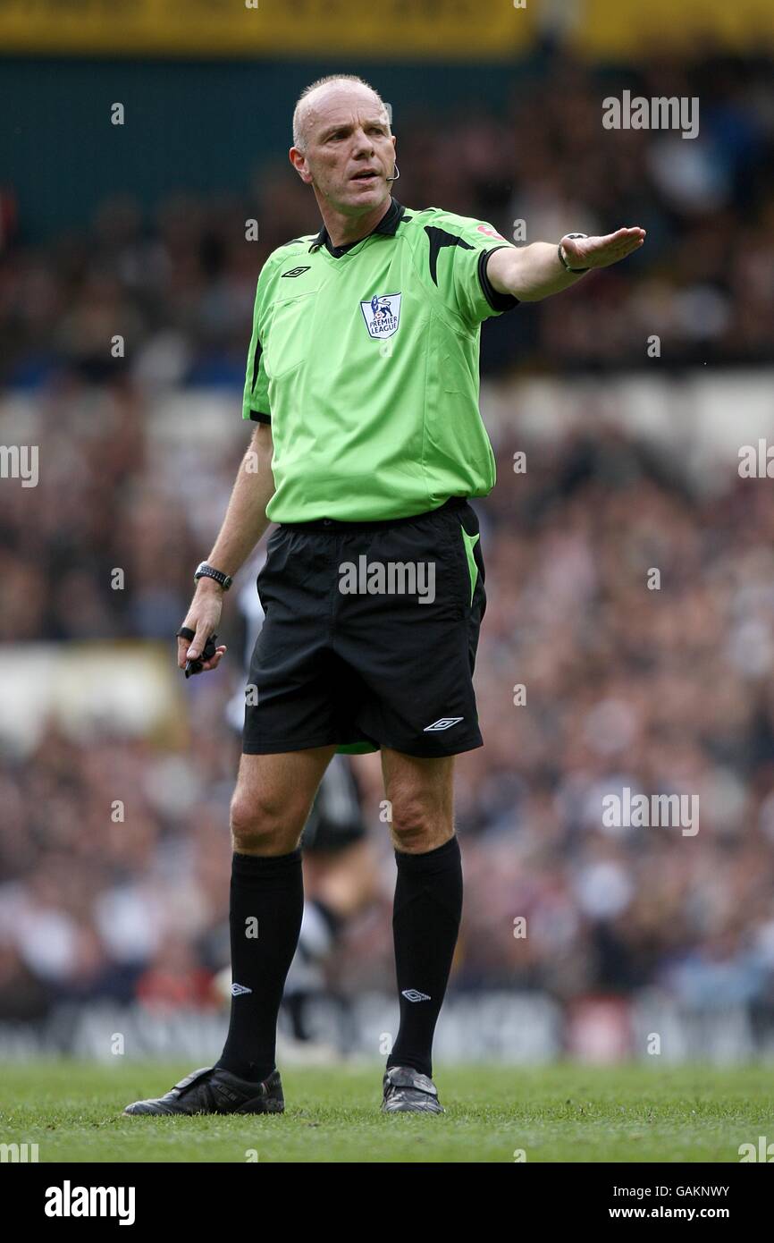 Football referee steve bennett High Resolution Stock Photography and ...