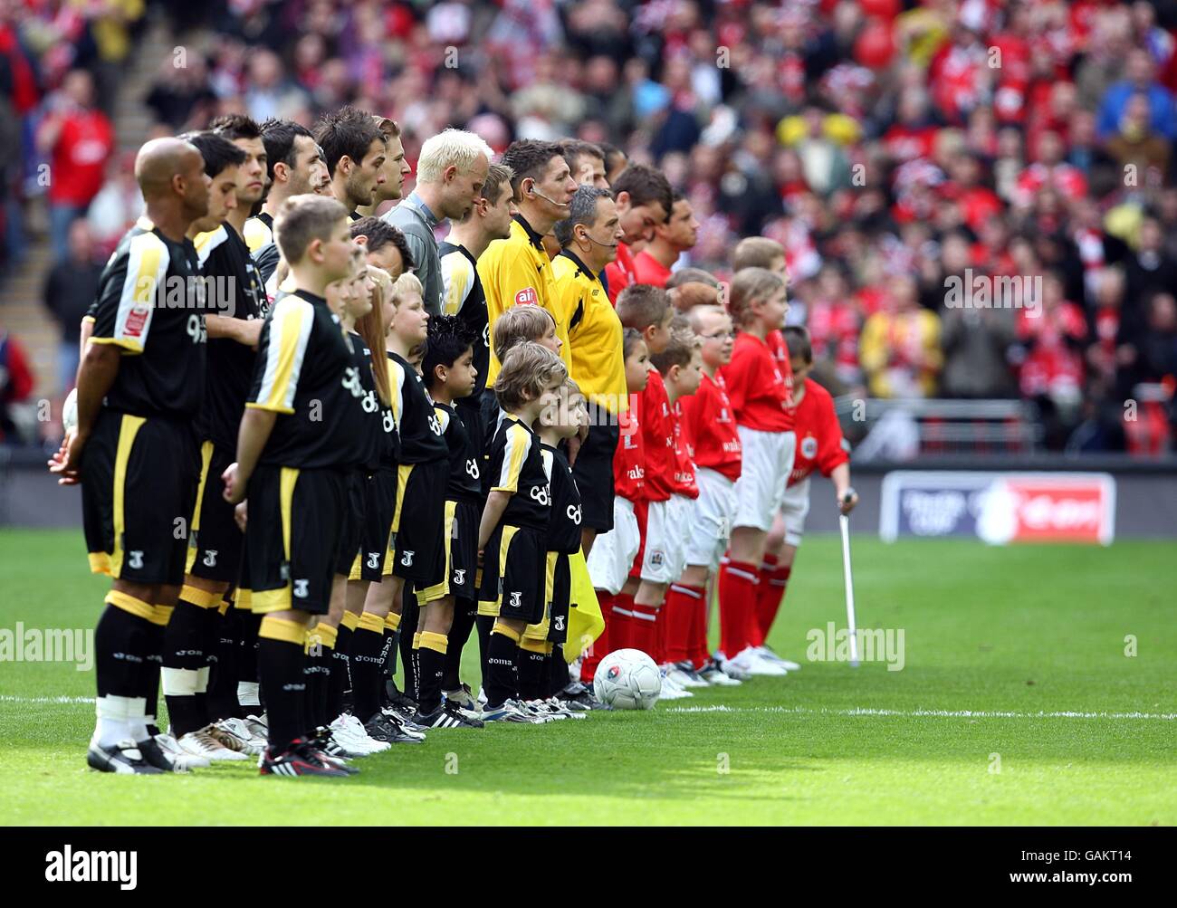 The Cardiff City and Barnsley players line up before kick off Stock ...