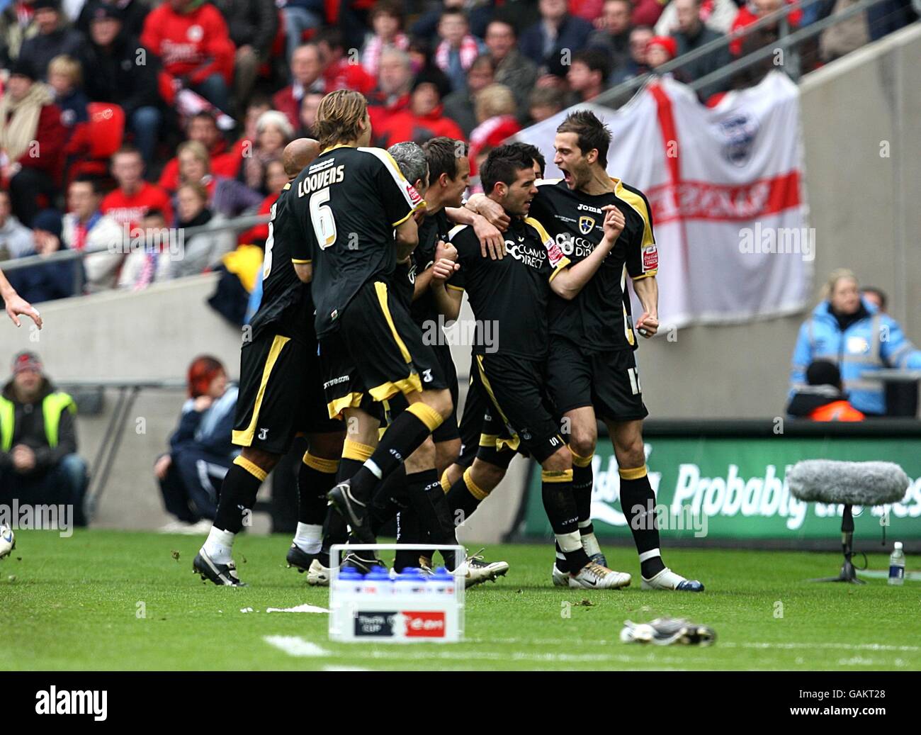 Cardiff City's Joe Ledley (c) celebrates with his team mates after ...