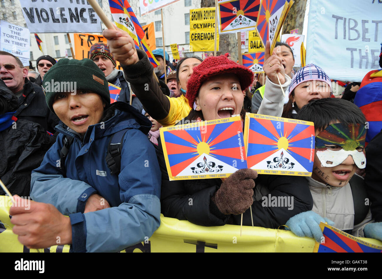 Protesters campaign for Tibetan independence from Chinese rule during ...