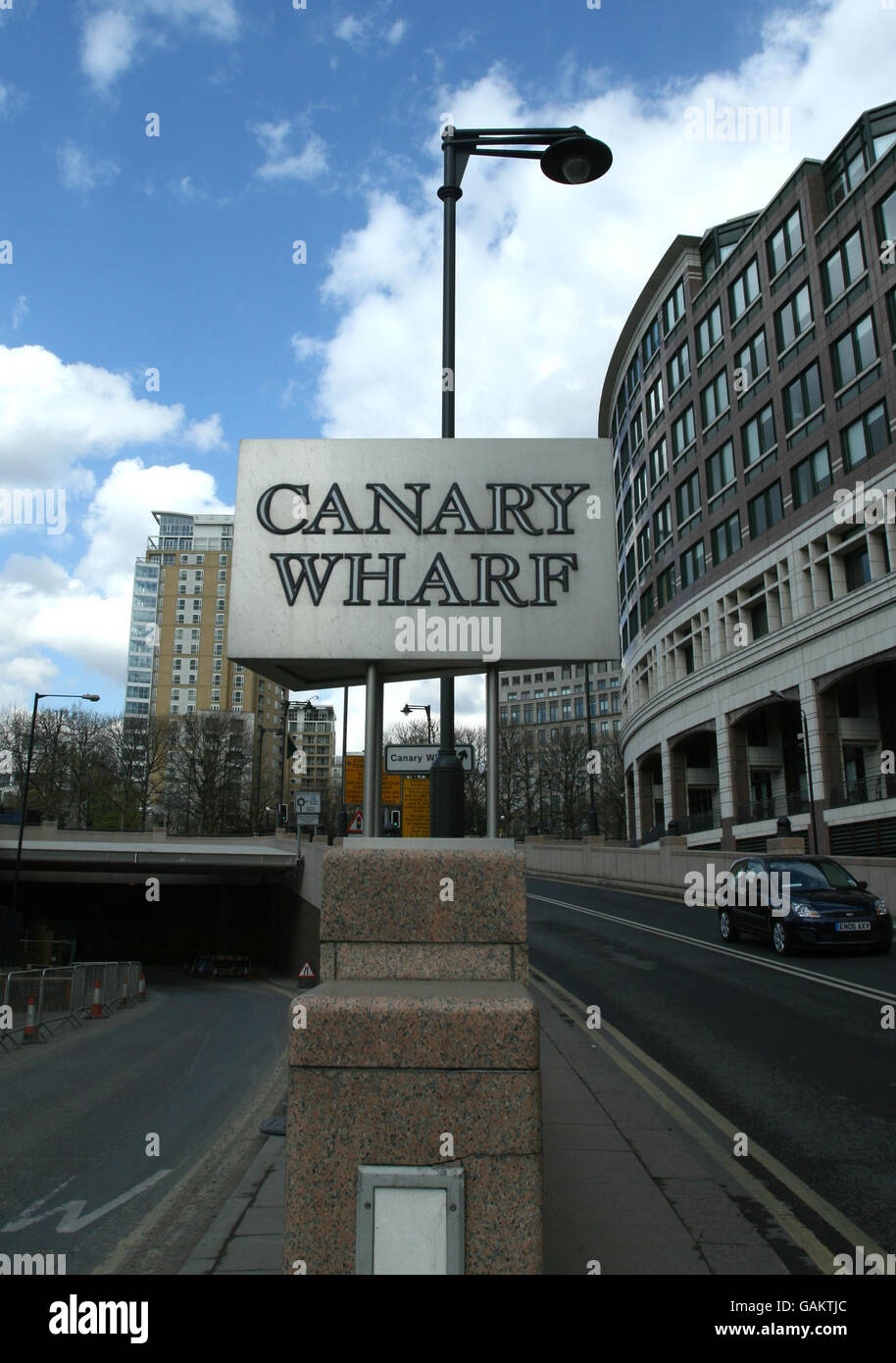 Canary Wharf stock. A general view of a sign for Canary Wharf, London ...