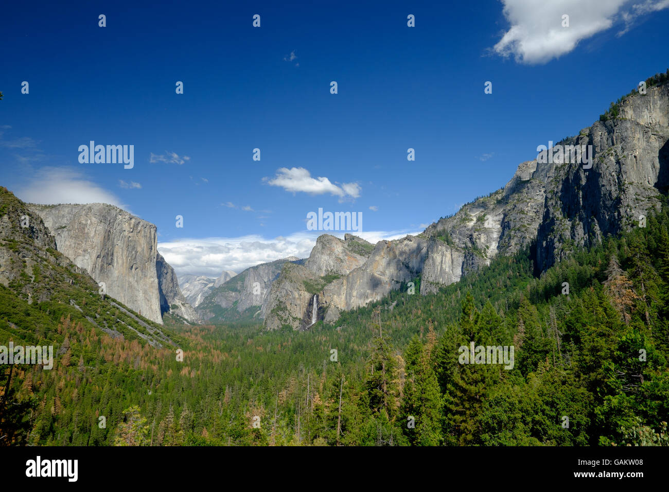 Tunnel View is a scenic overlook in Yosemite National Park Stock Photo ...