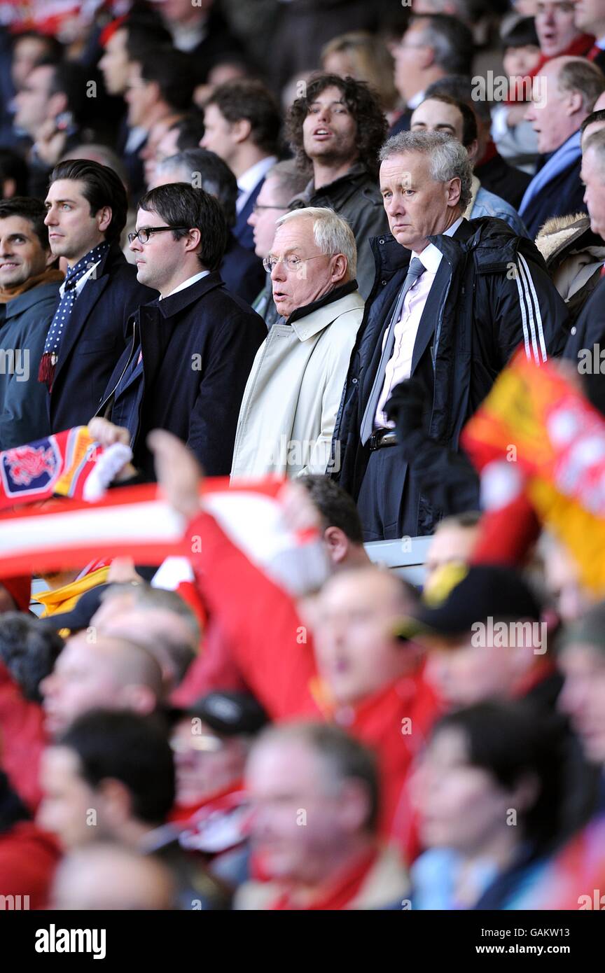 Liverpool chief executive rick parry hi-res stock photography and ...