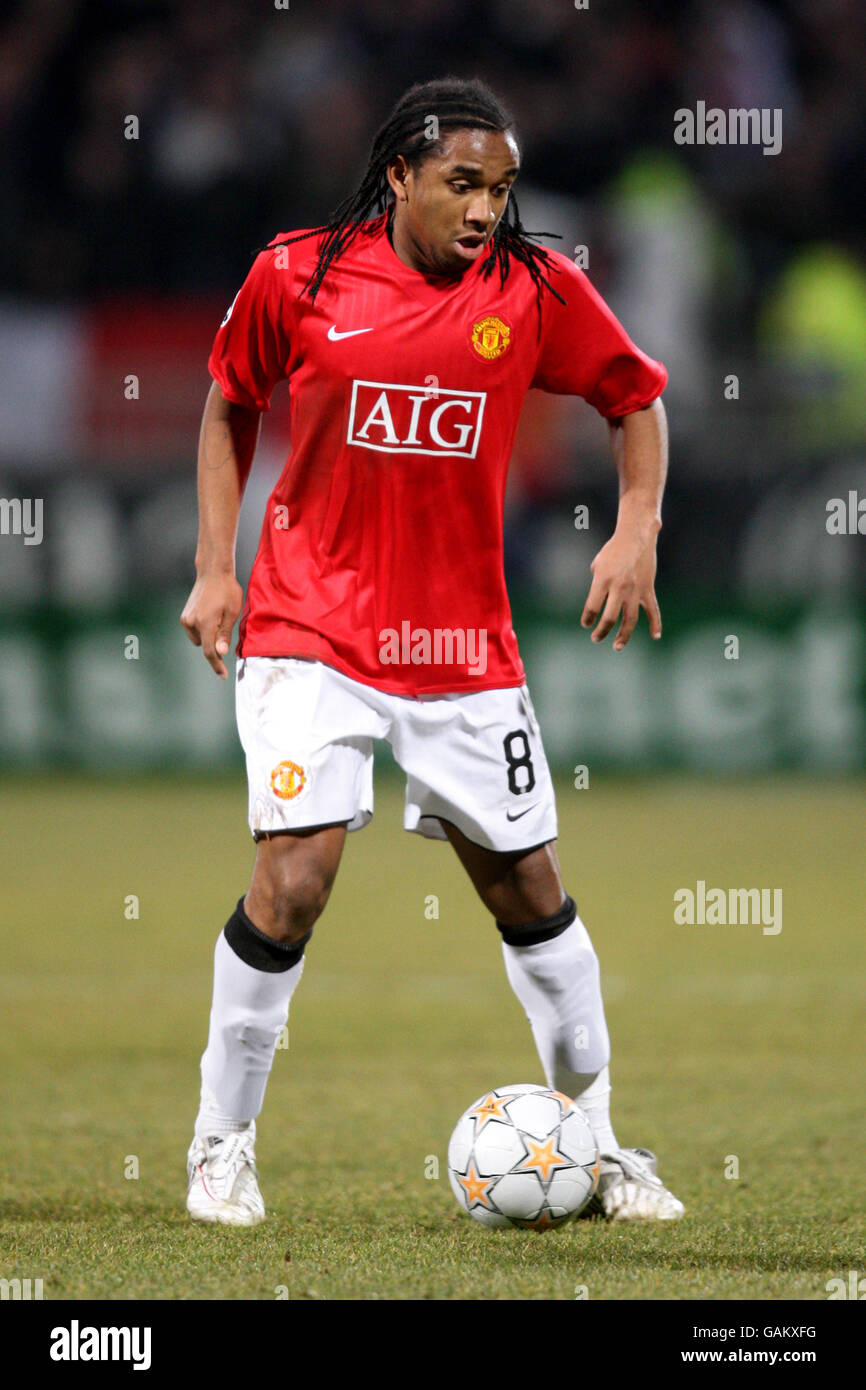 Uefa champions league olympique lyonnais v manchester united hi-res ...