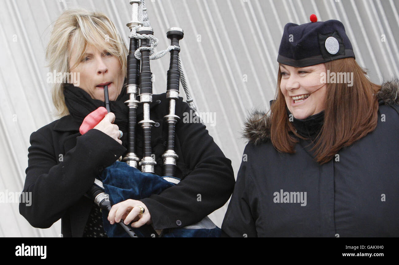 Dawn french and jennifer saunders hi-res stock photography and images ...