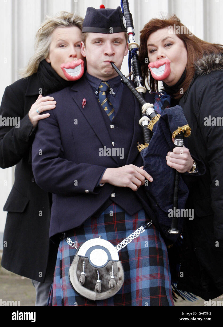 Dawn french and jennifer saunders hi-res stock photography and images ...