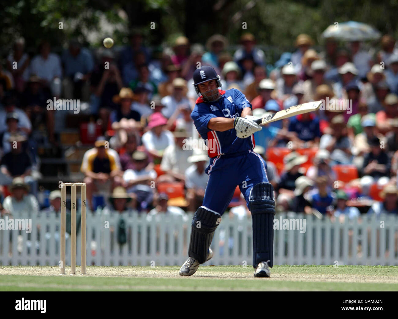 Sport cricket adam hollioake hi-res stock photography and images - Alamy