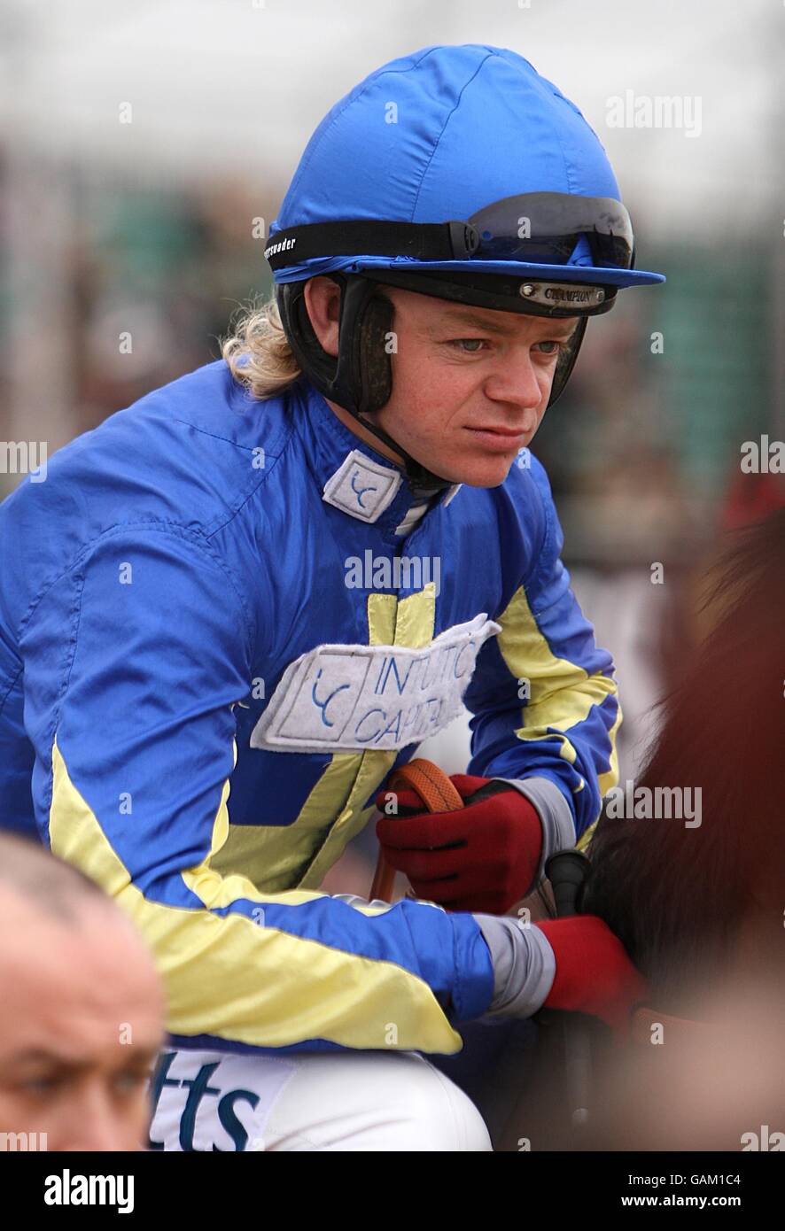 Jockey Robert Thornton and Starzaan going to post for the Royal ...