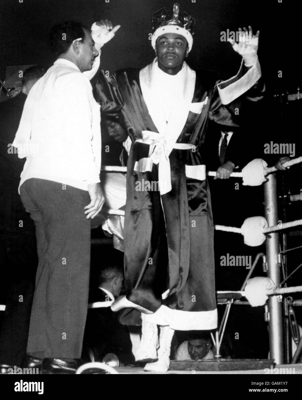 Cassius clay enters the ring wearing a crown hi-res stock photography ...