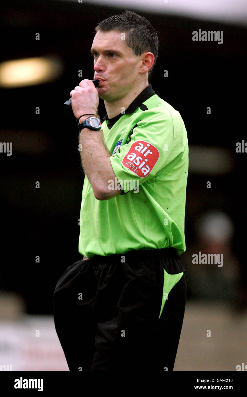 Referee steve bratt hi-res stock photography and images - Alamy