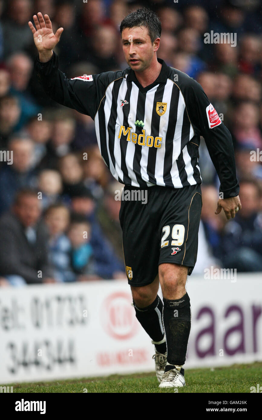 Soccer football london road full length hi-res stock photography and ...
