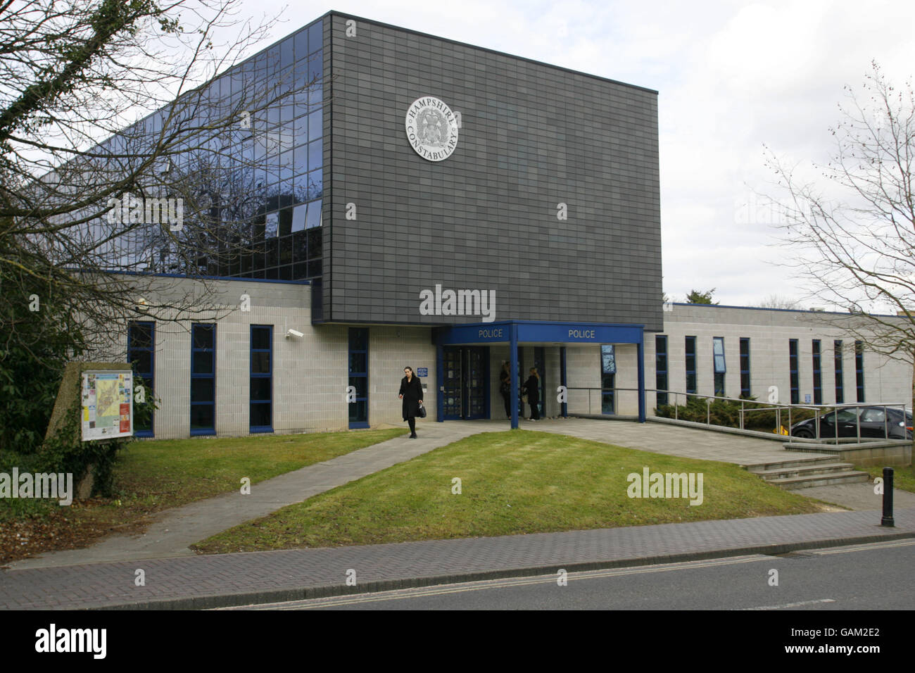 Basingstoke police station in hampshire hi-res stock photography and ...