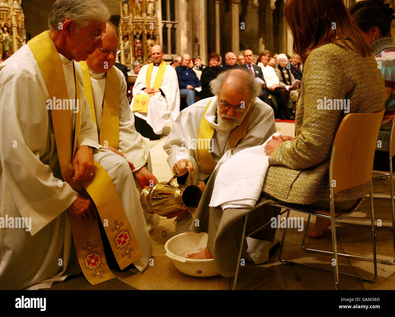 Maunday Thursday feet washing service Stock Photo - Alamy